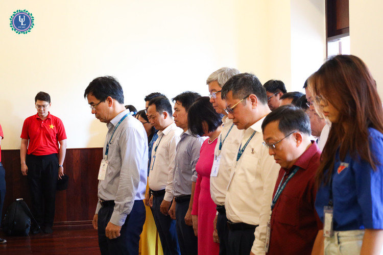 Trường Đại học Luật TP.HCM dâng hương nhân kỷ niệm 135 năm ngày sinh Chủ tịch Hồ Chí Minh